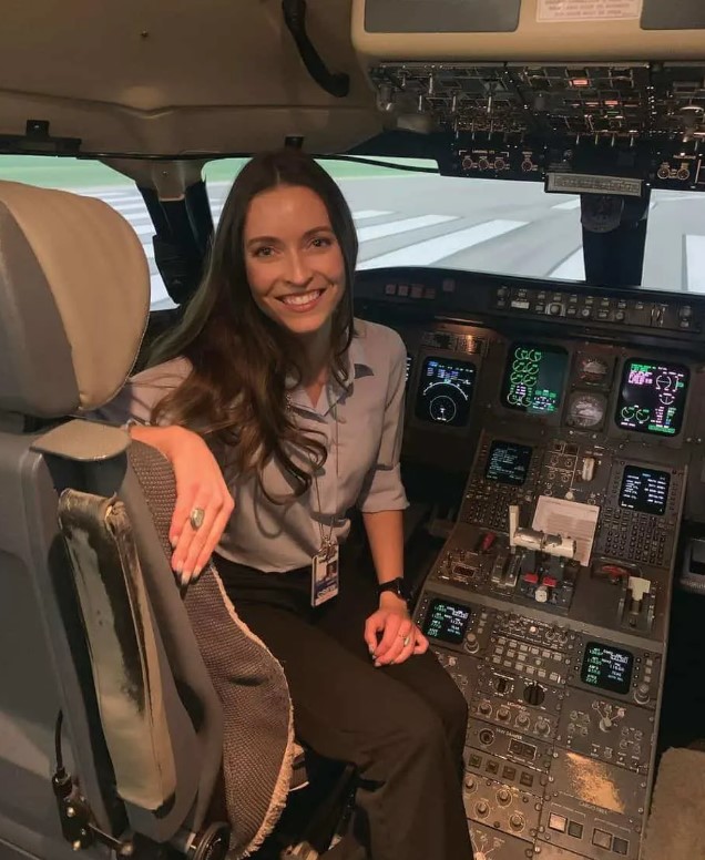 Two female pilots made history by becoming the first mother-daughter ...